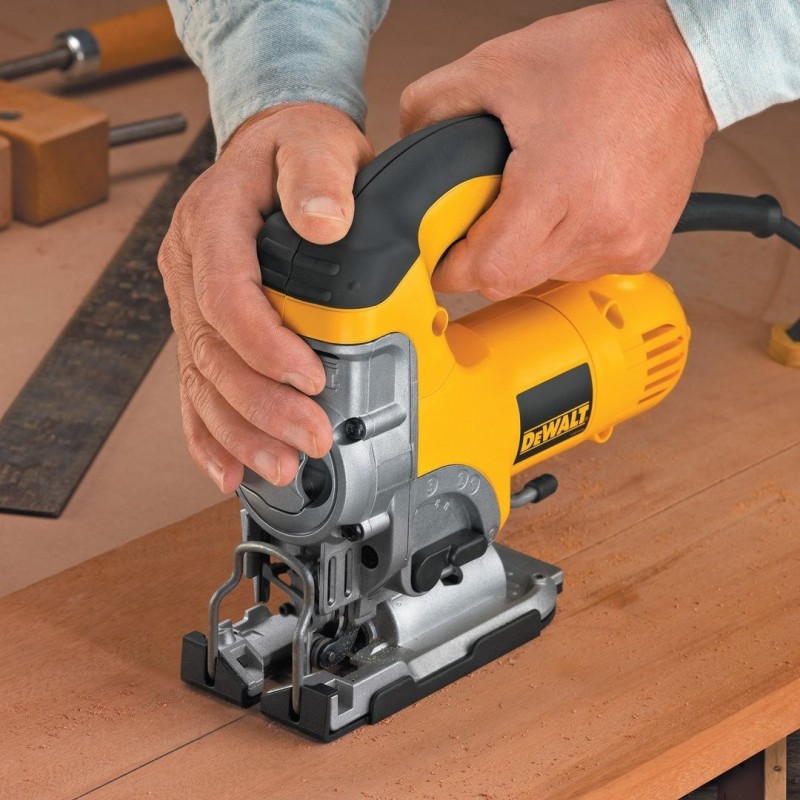 SIERRA CALADORA INDUSTRIAL DEWALT DW331K